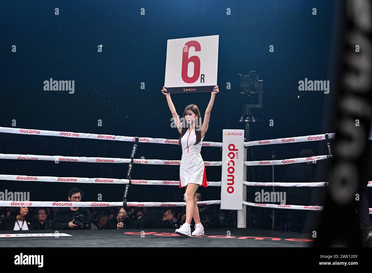 Boxing ring girl round hi-res stock photography and images - Alamy