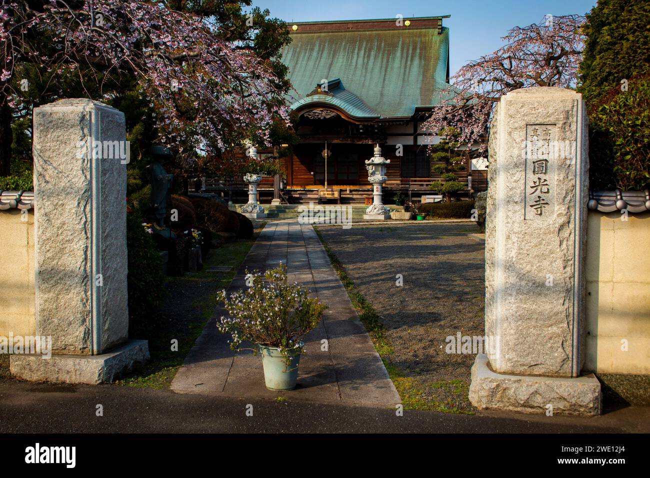 Small stone temple japanese garden hi-res stock photography and images ...