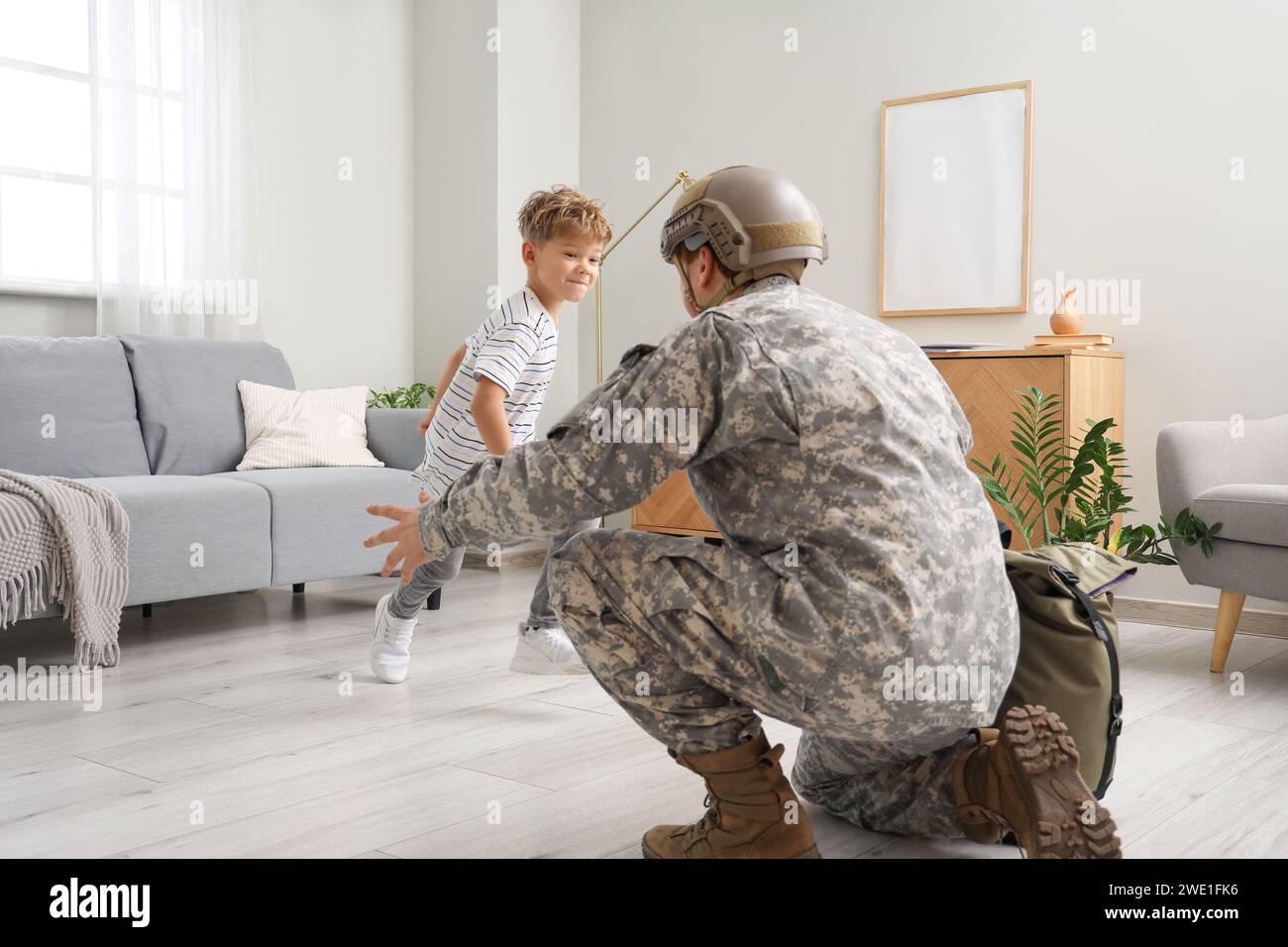 Little boy running to his military father at home Stock Photo - Alamy