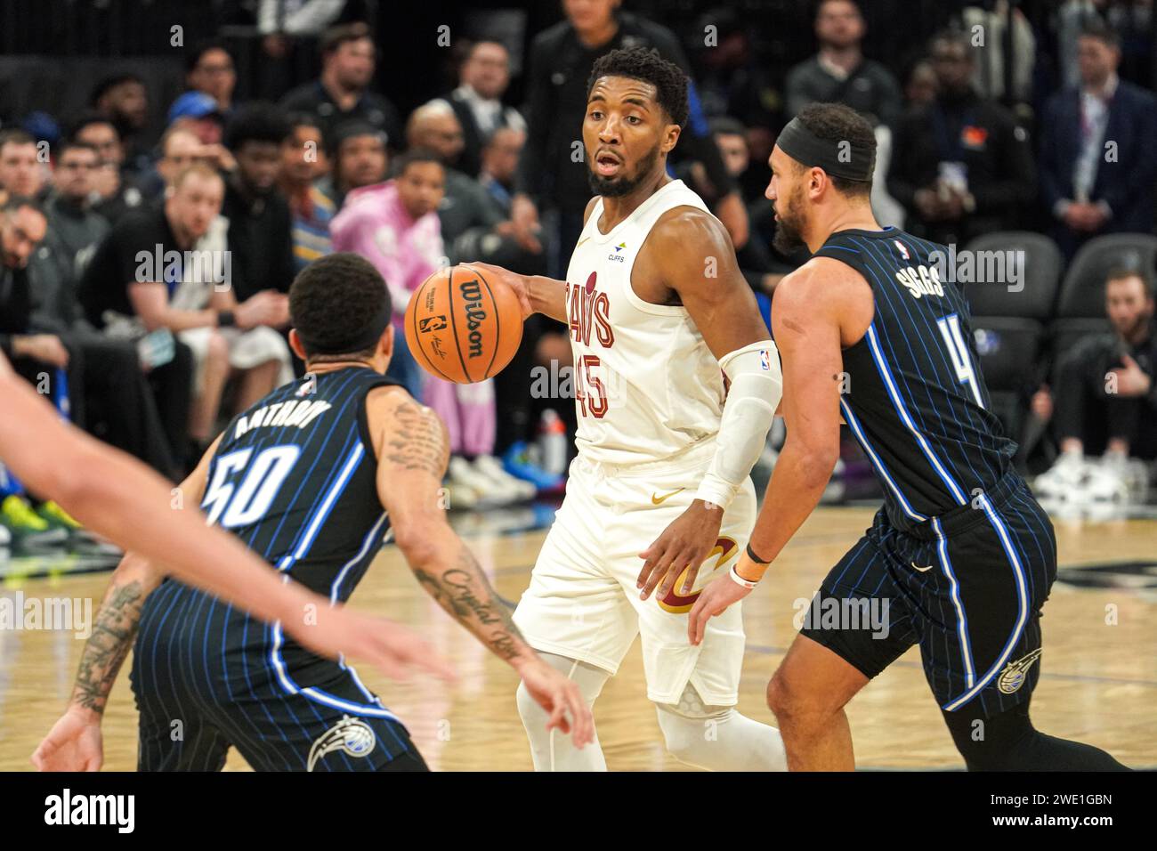 Donovan mitchell 2024 hi-res stock photography and images - Alamy