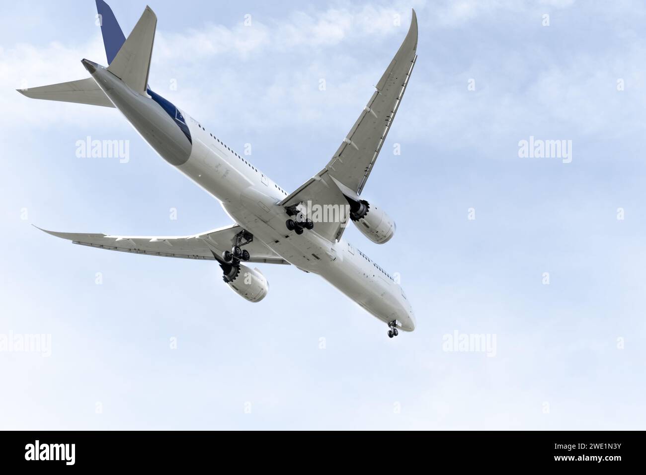 Two jet engines hi-res stock photography and images - Alamy