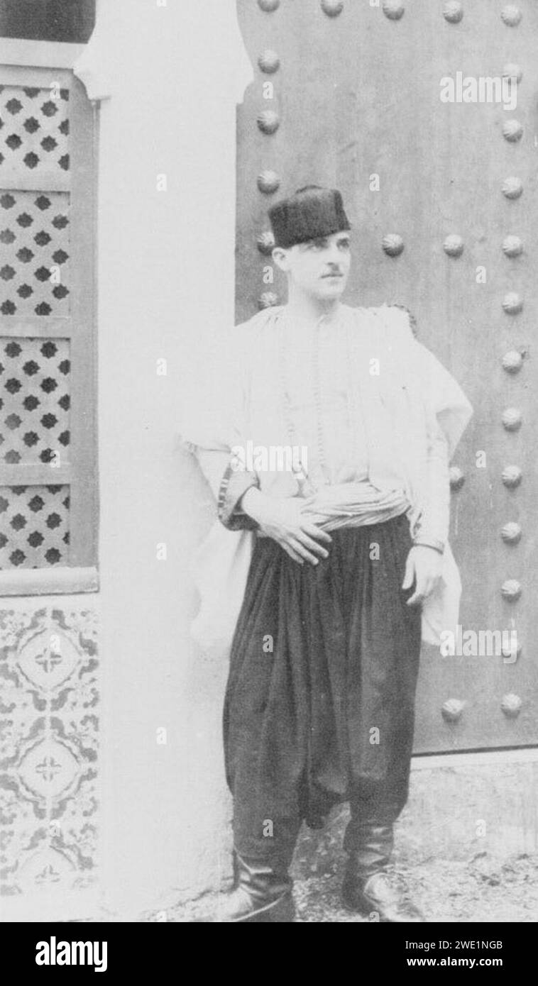 Algérois en costume traditionnel chachia djabadouli Stock Photo - Alamy