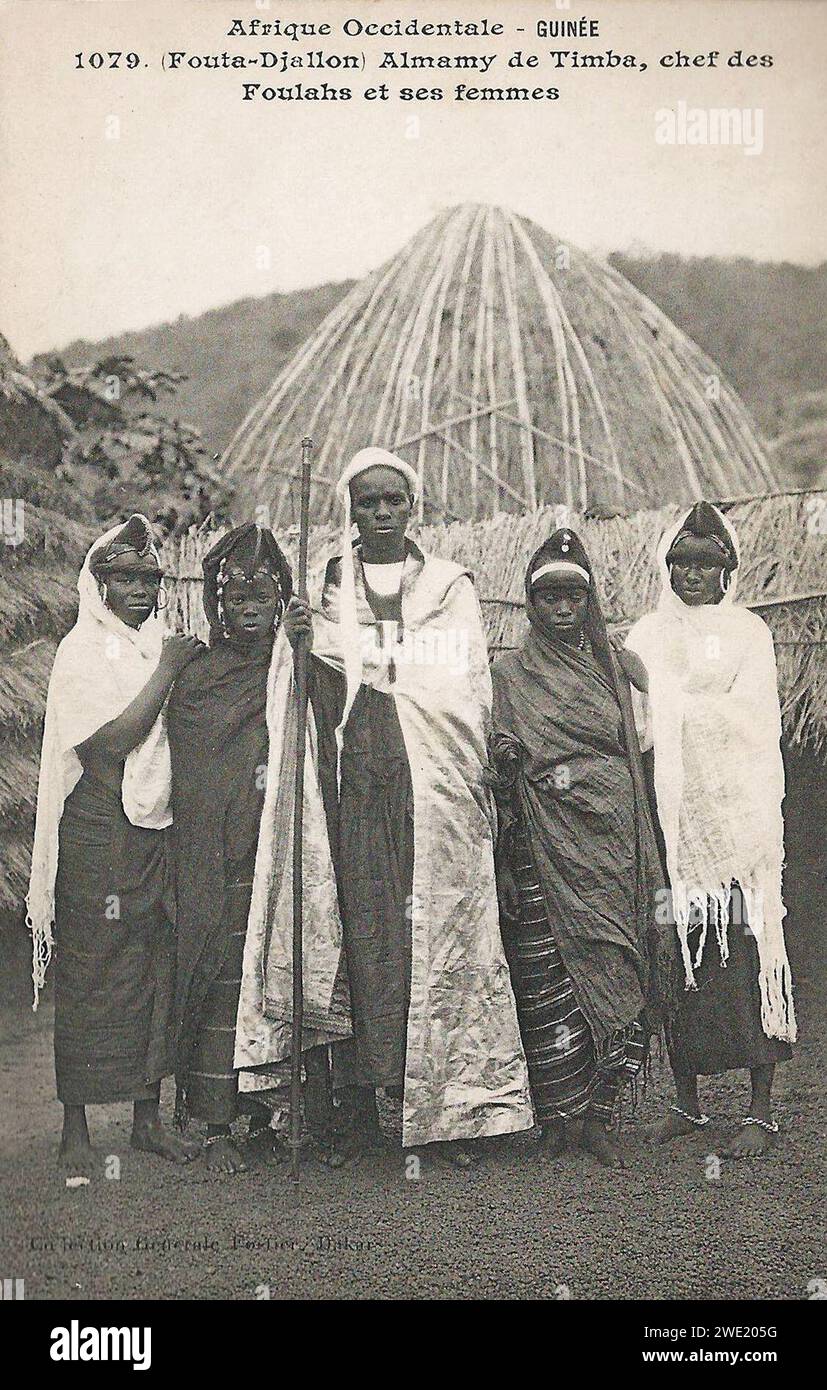 Almamy de Timba et ses femmes (Guinée Stock Photo - Alamy