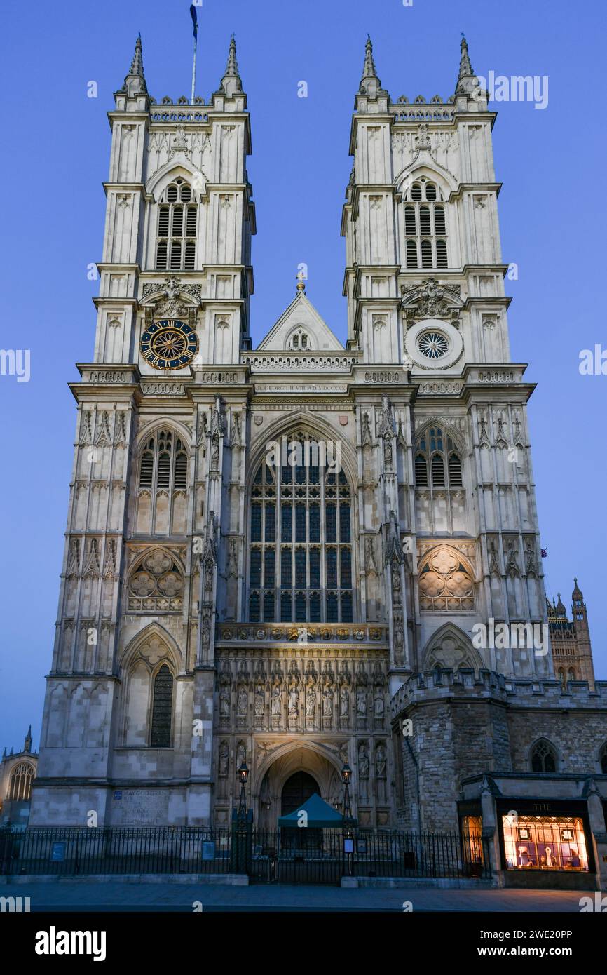 Towers of the exterior of Westminster Abbey in London, UK at dusk Stock ...
