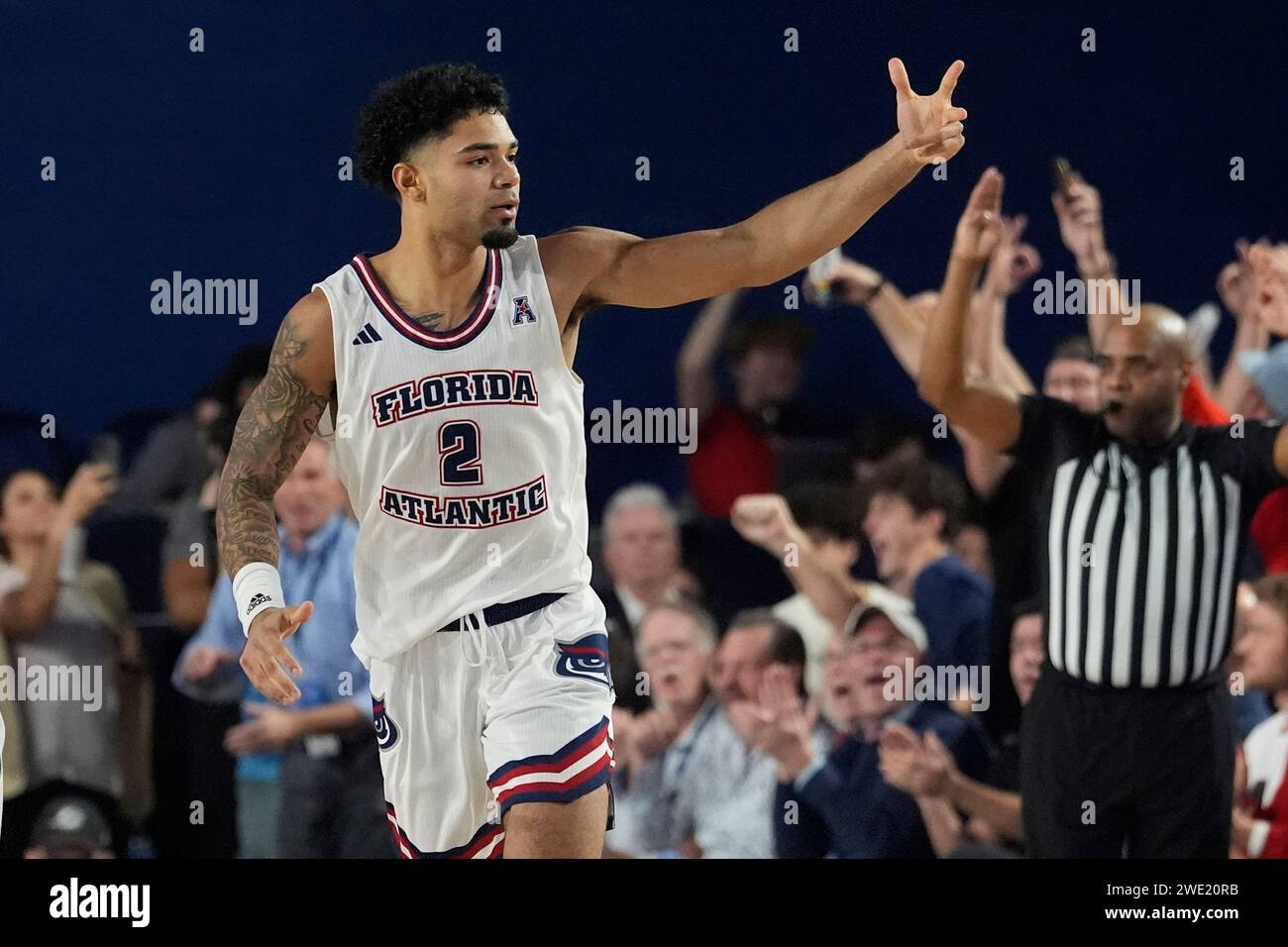 Florida Atlantic guard Nicholas Boyd (2) gestures after scoring during ...