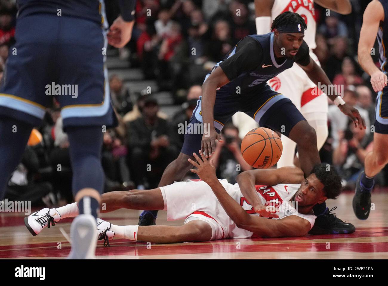 Toronto Raptors forward Thaddeus Young (21) and Memphis Grizzlies guard ...