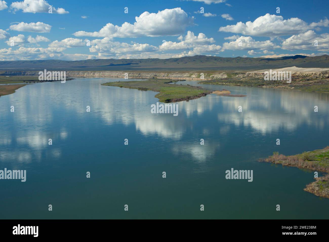 White Bluffs view above Columbia River, Hanford Reach National Monument ...