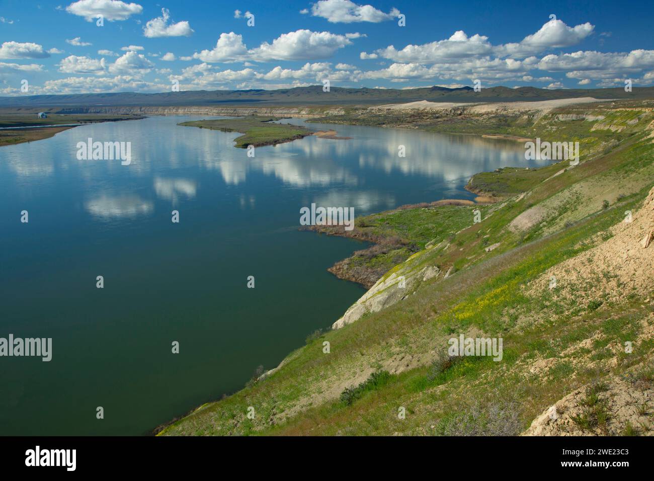 White Bluffs view above Columbia River, Hanford Reach National Monument ...