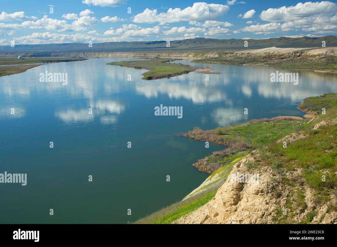 White Bluffs view above Columbia River, Hanford Reach National Monument ...