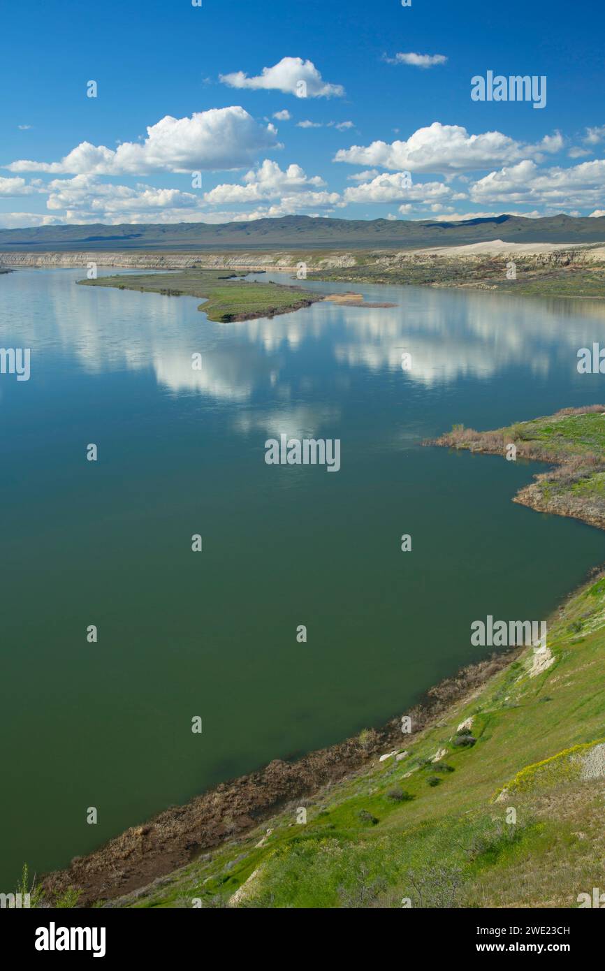 White Bluffs view above Columbia River, Hanford Reach National Monument ...