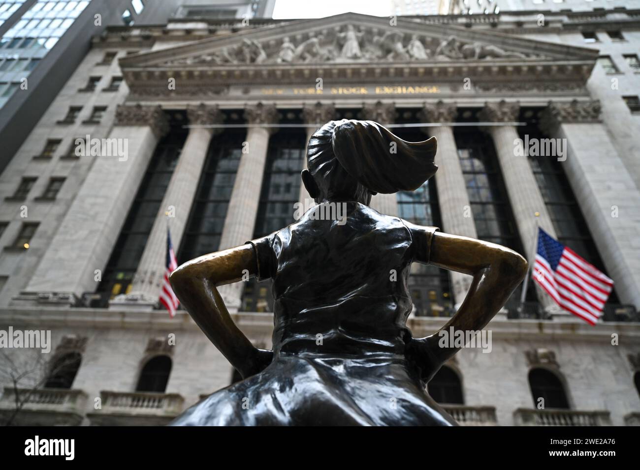 The Fearless Girl statue stands in front of the New York Stock Exchange ...