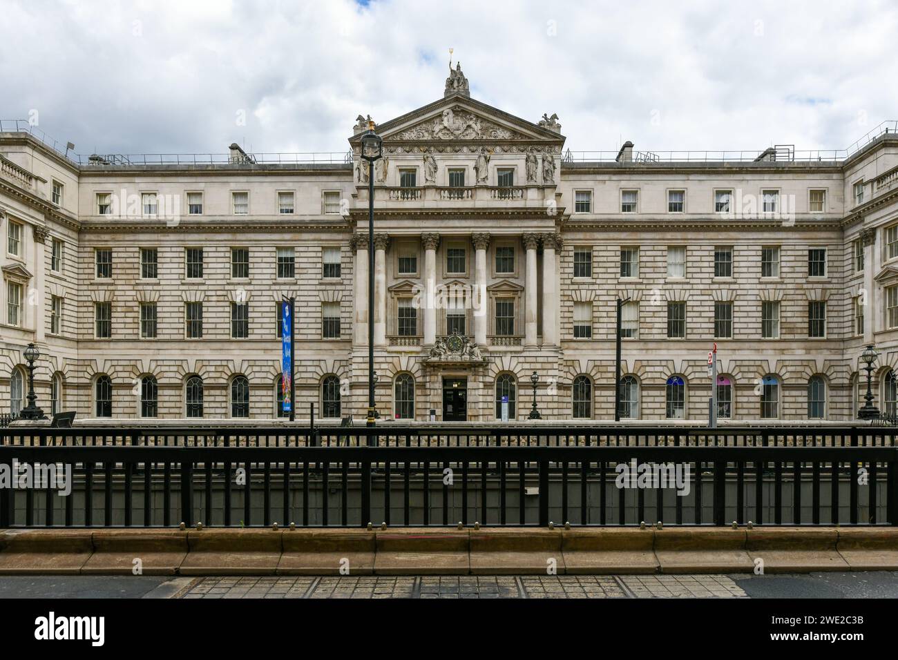 Neoclassical building design hi-res stock photography and images - Alamy