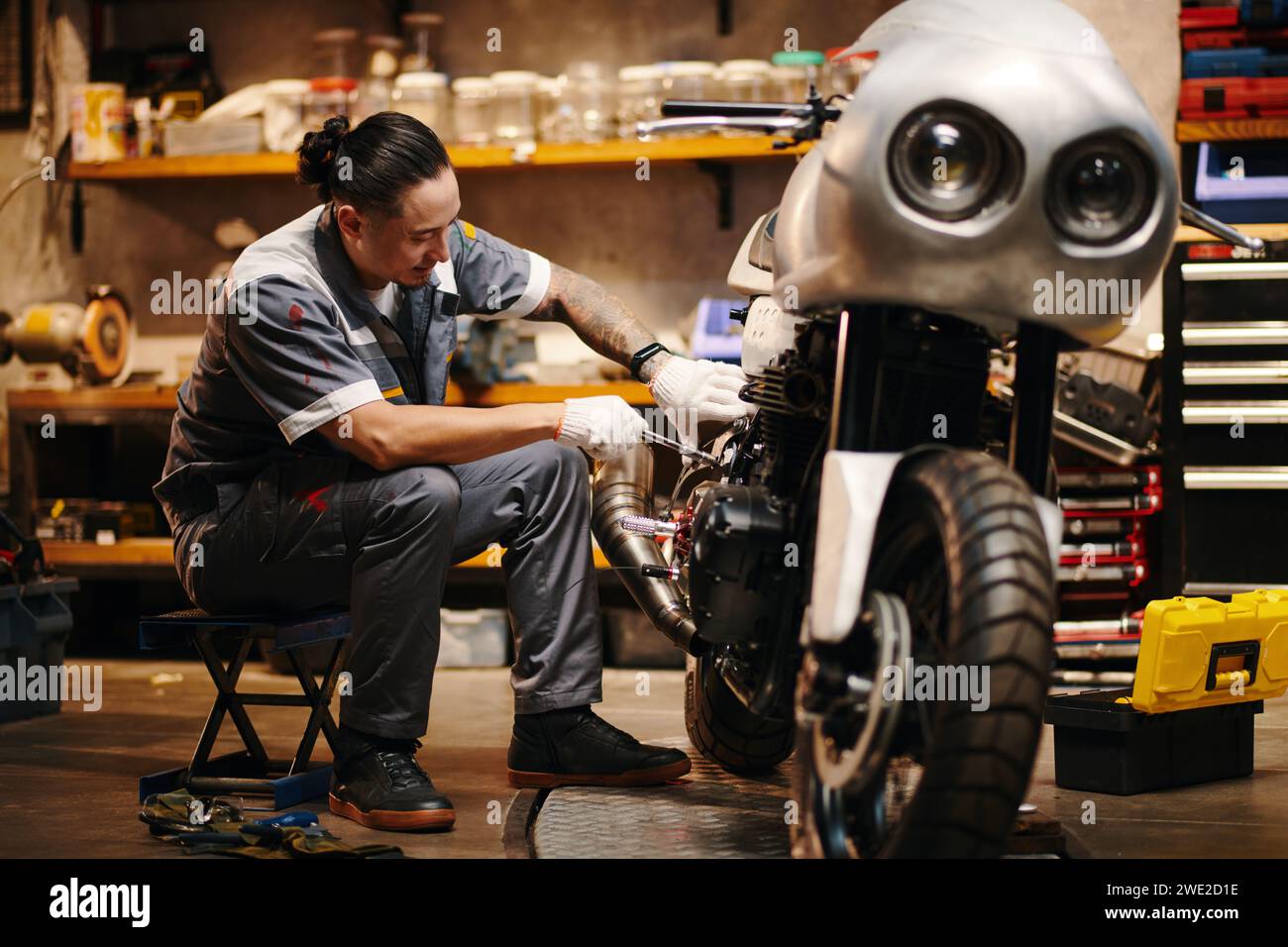 Mature mechanic in uniform hi-res stock photography and images - Alamy