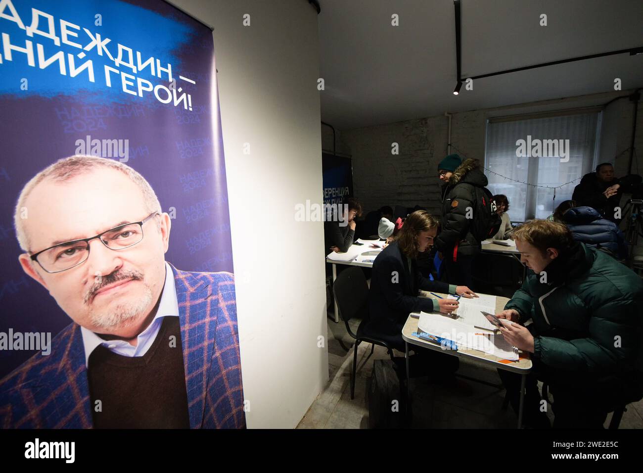 Signatures of support hi-res stock photography and images - Alamy