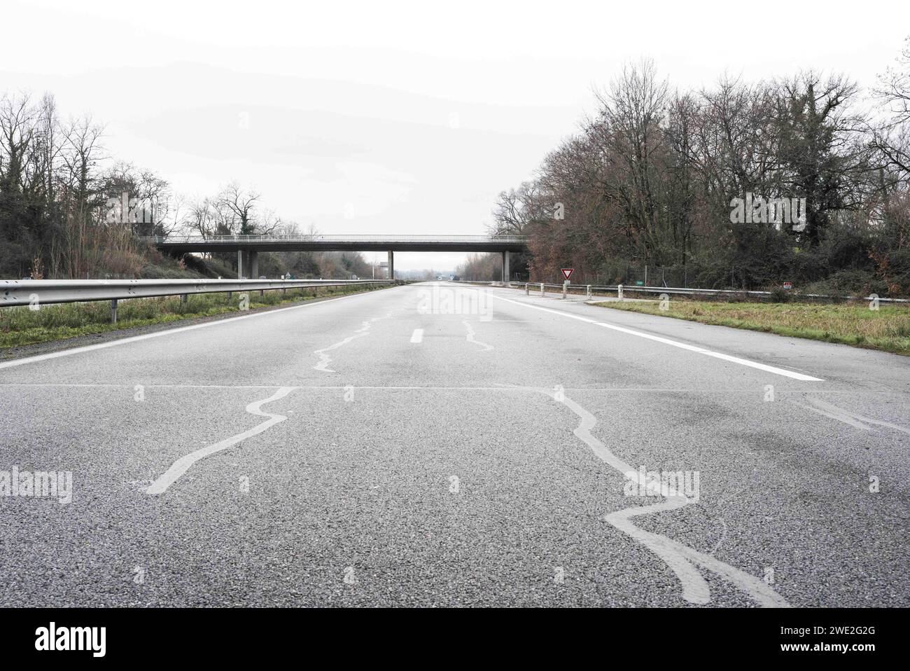 Castelsarrasin, France. 22nd Jan, 2024. The A62 freeway is deserted ...