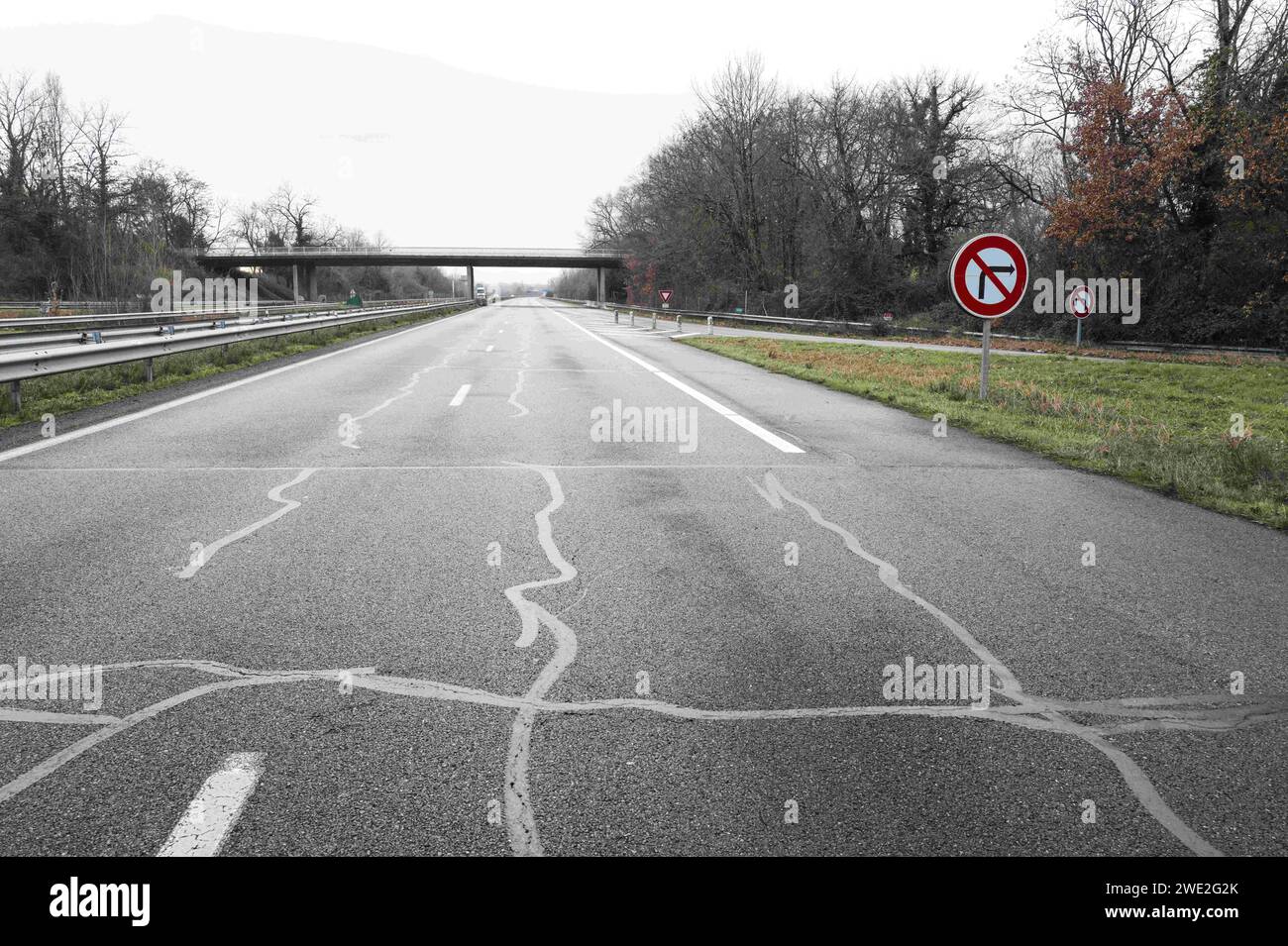 Castelsarrasin, France. 22nd Jan, 2024. The A62 freeway is deserted ...