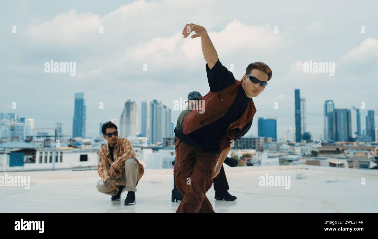 Paris roof dancing hi-res stock photography and images - Alamy