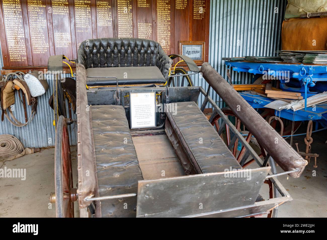 Irish horse drawn carriage hi-res stock photography and images - Alamy