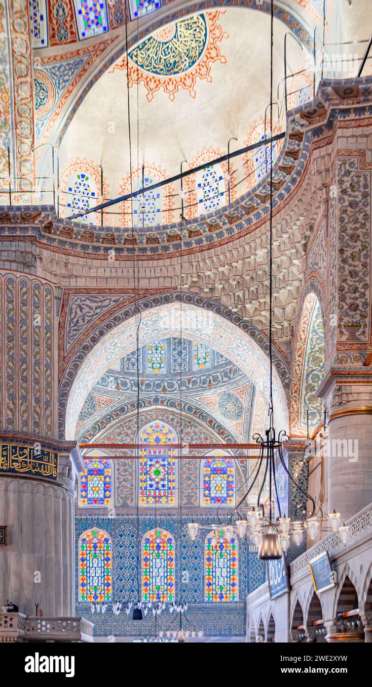 Muqarnas blue mosque hi-res stock photography and images - Alamy