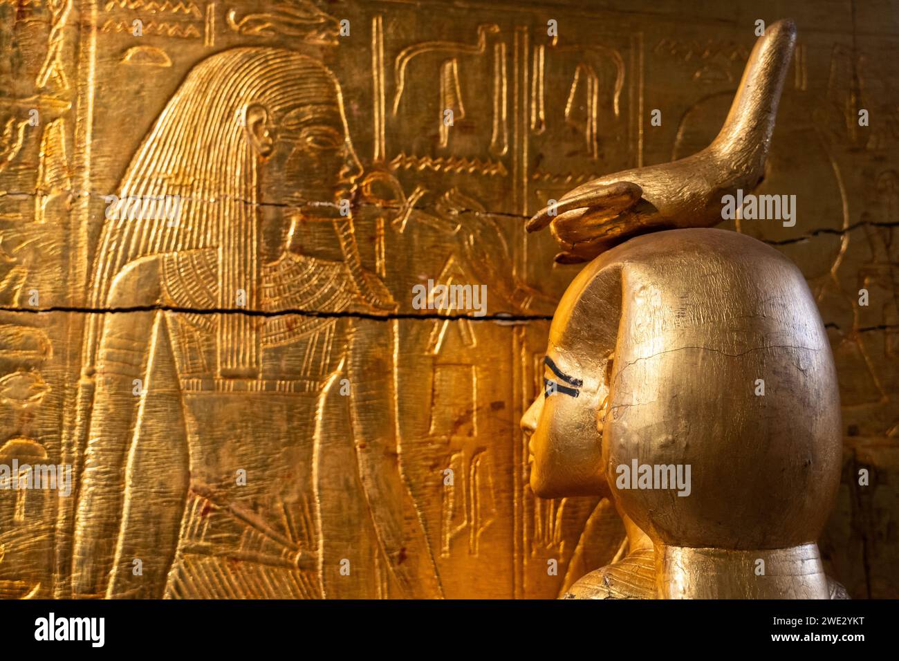 Tutankhamun canopic shrine hi-res stock photography and images - Alamy
