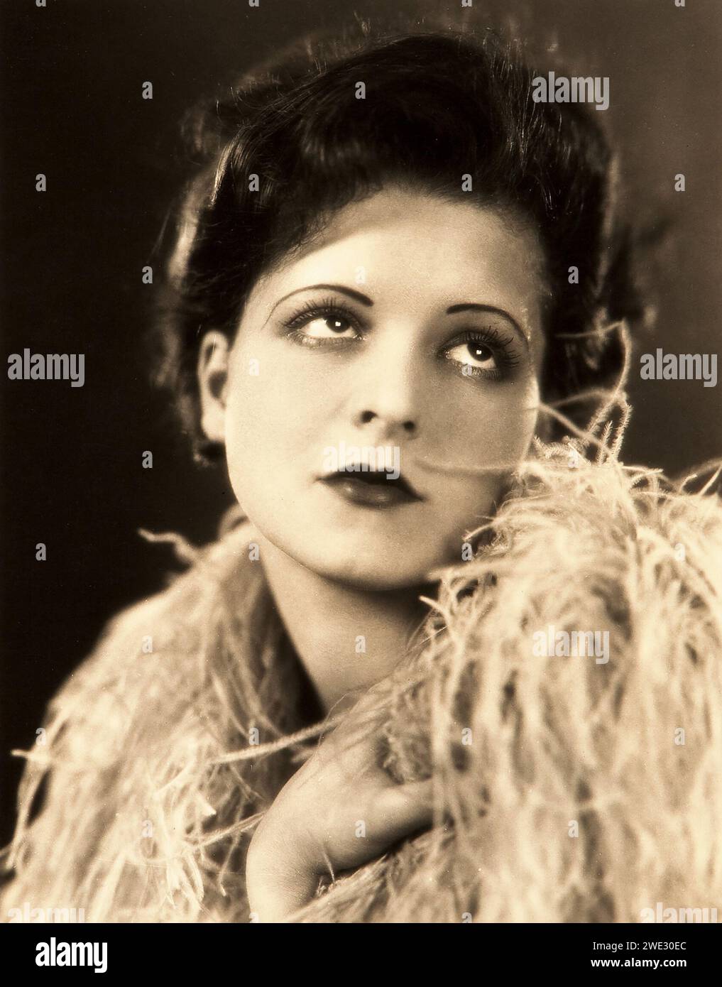 Clara Bow by Eugene Robert Ritchie (Paramount, 1928). Portrait Photo ...