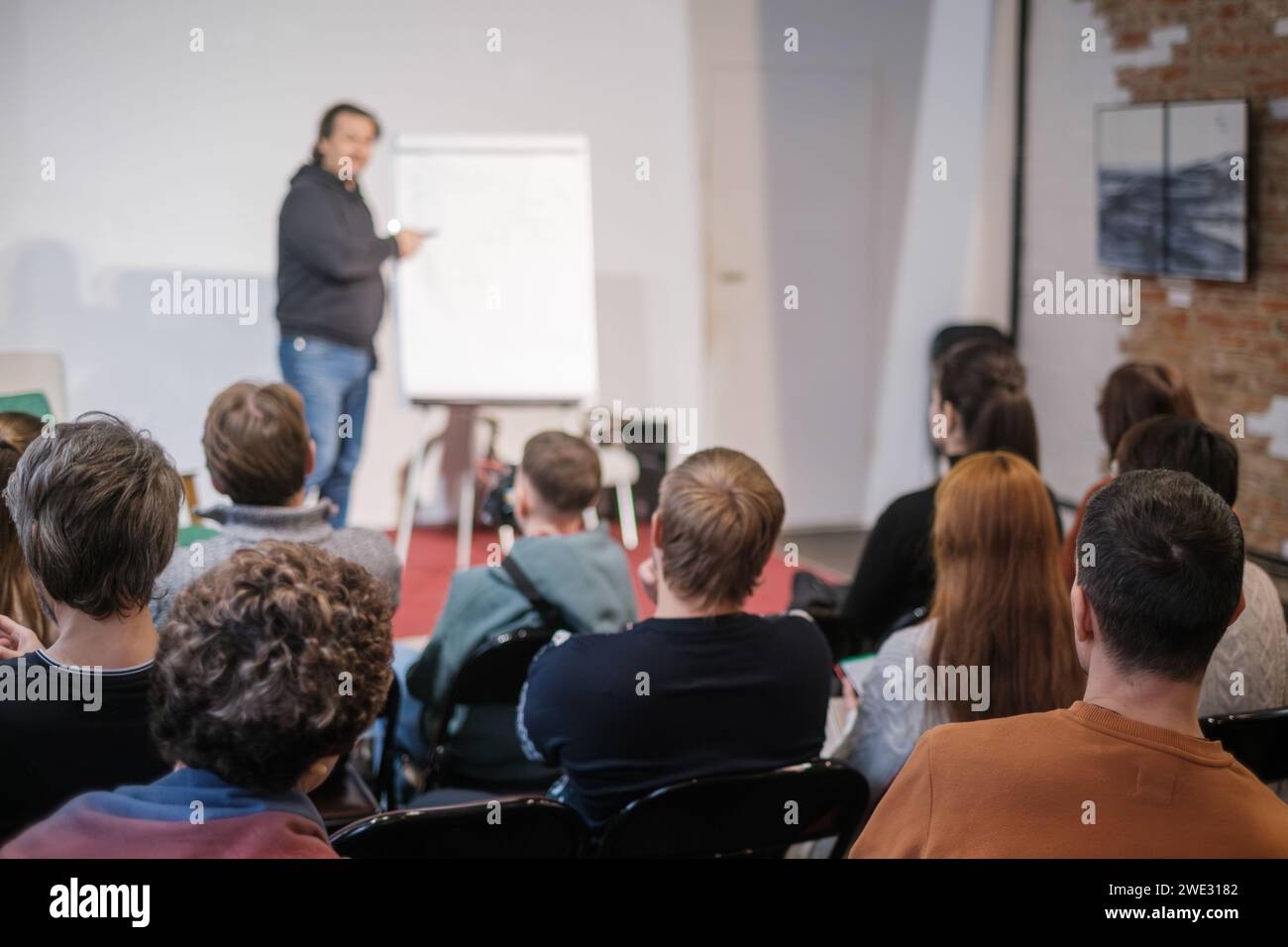 Training session business informal hi-res stock photography and images ...