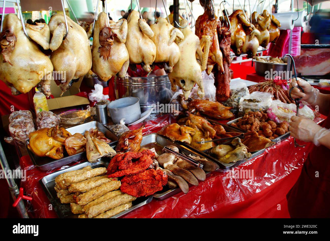 Food market display fried hi-res stock photography and images - Alamy