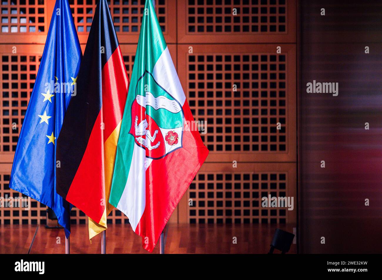 20.01.2024 - Neujahrsempfang der NRW-CDU in Düsseldorf: Fahnen von ...