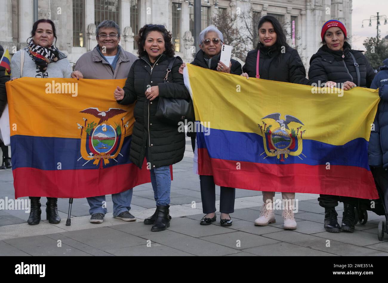 Milan manifestation for the peace in Ecuador in Central station square ...