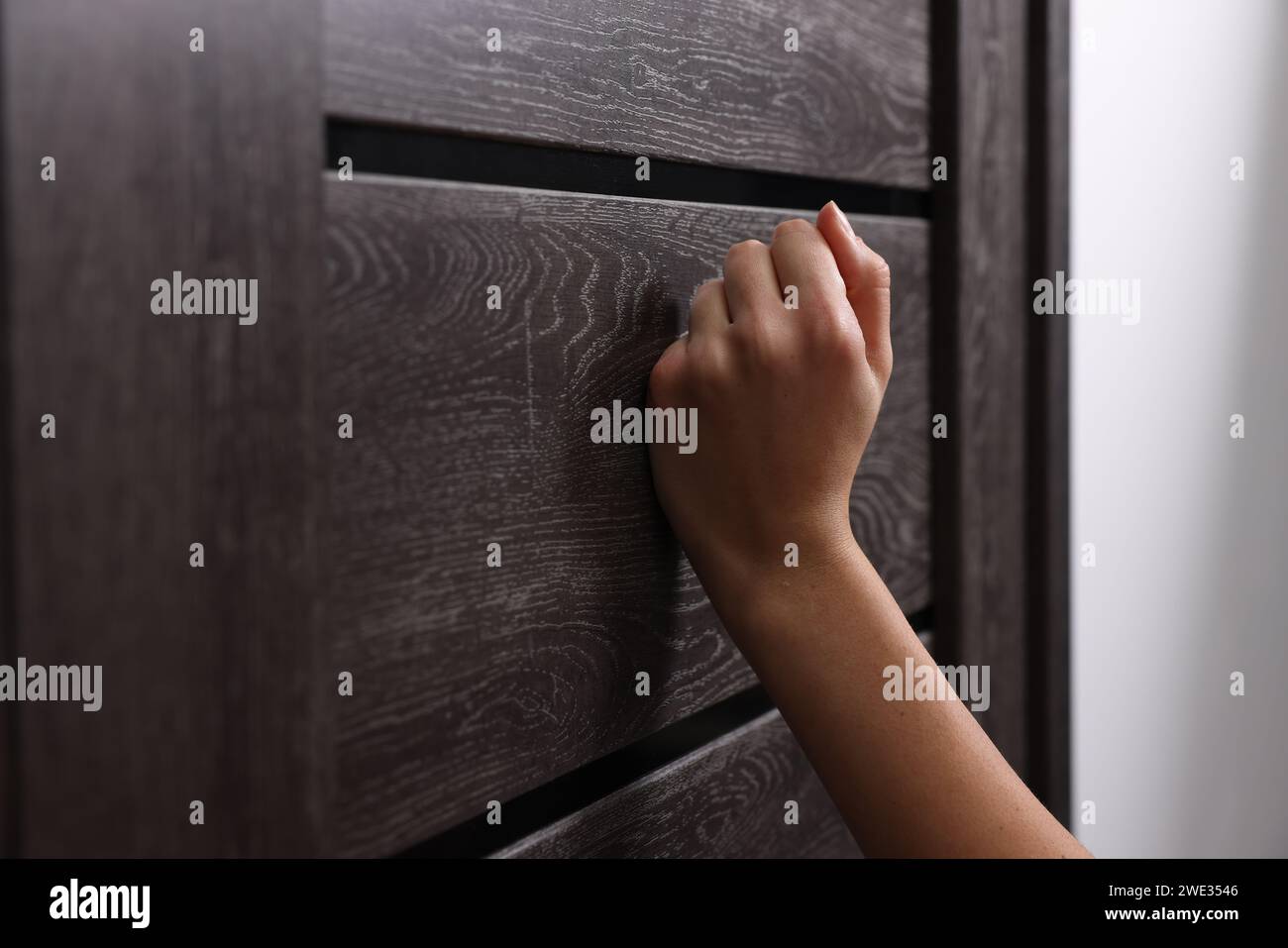 Woman knocking door hi-res stock photography and images - Alamy