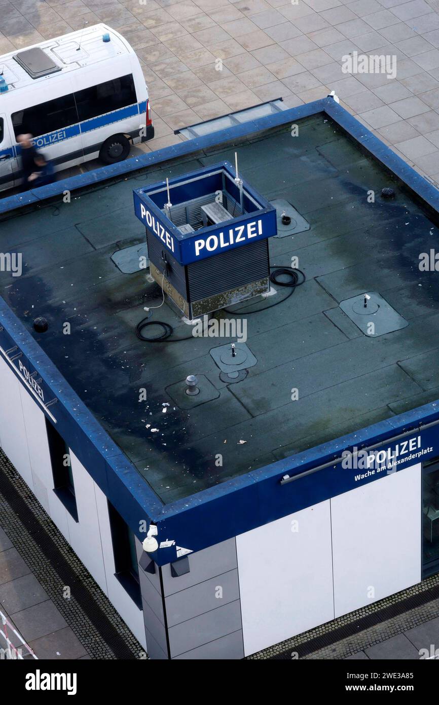 Polizeiwache am Alexanderplatz Themenbild, Symbolbild. Berlin, 28.12. ...