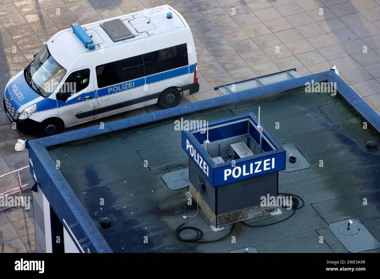 Polizeiwache am Alexanderplatz Themenbild, Symbolbild. Berlin, 28.12. ...
