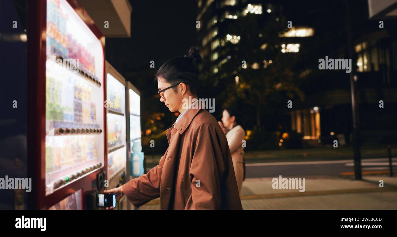 Vending machine food guy hi-res stock photography and images - Alamy