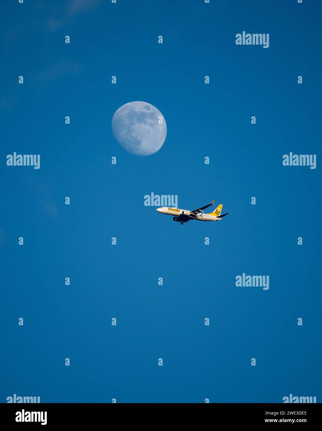 Boeing and moon hi-res stock photography and images - Alamy