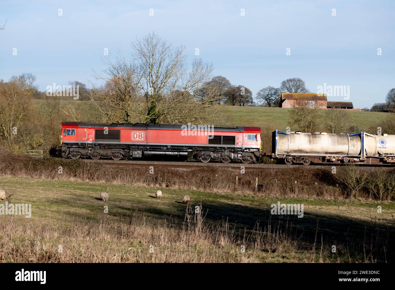 DB class 66 diesel locomotive No. 66078 pulling InterBulk tanks ...
