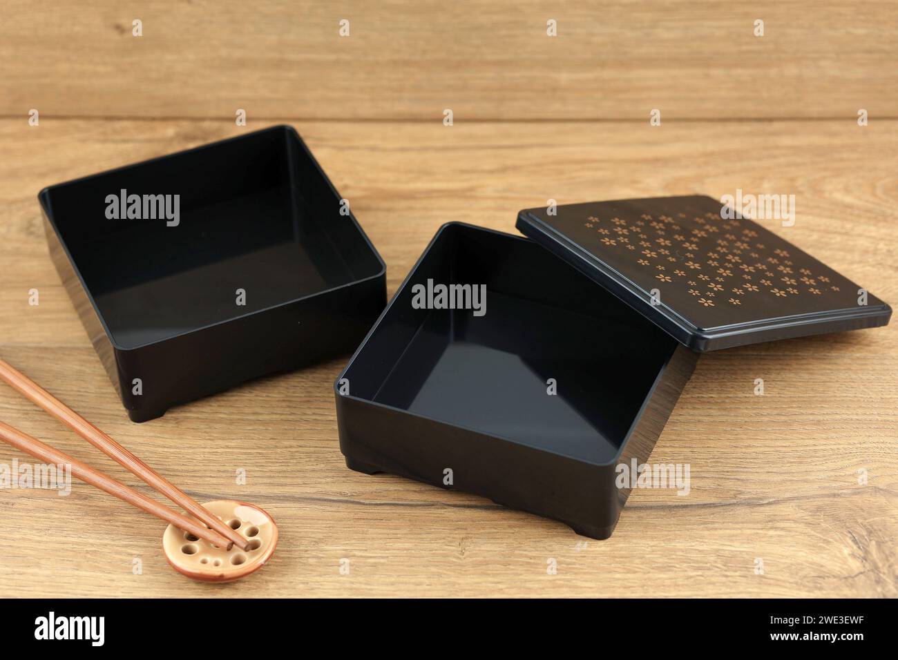 Empty Stack Black Japanese Lunchbox with Chopstick Stock Photo - Alamy Empty Stack Black Japanese Lunchbox with Chopstick Stock Photo - Alamy