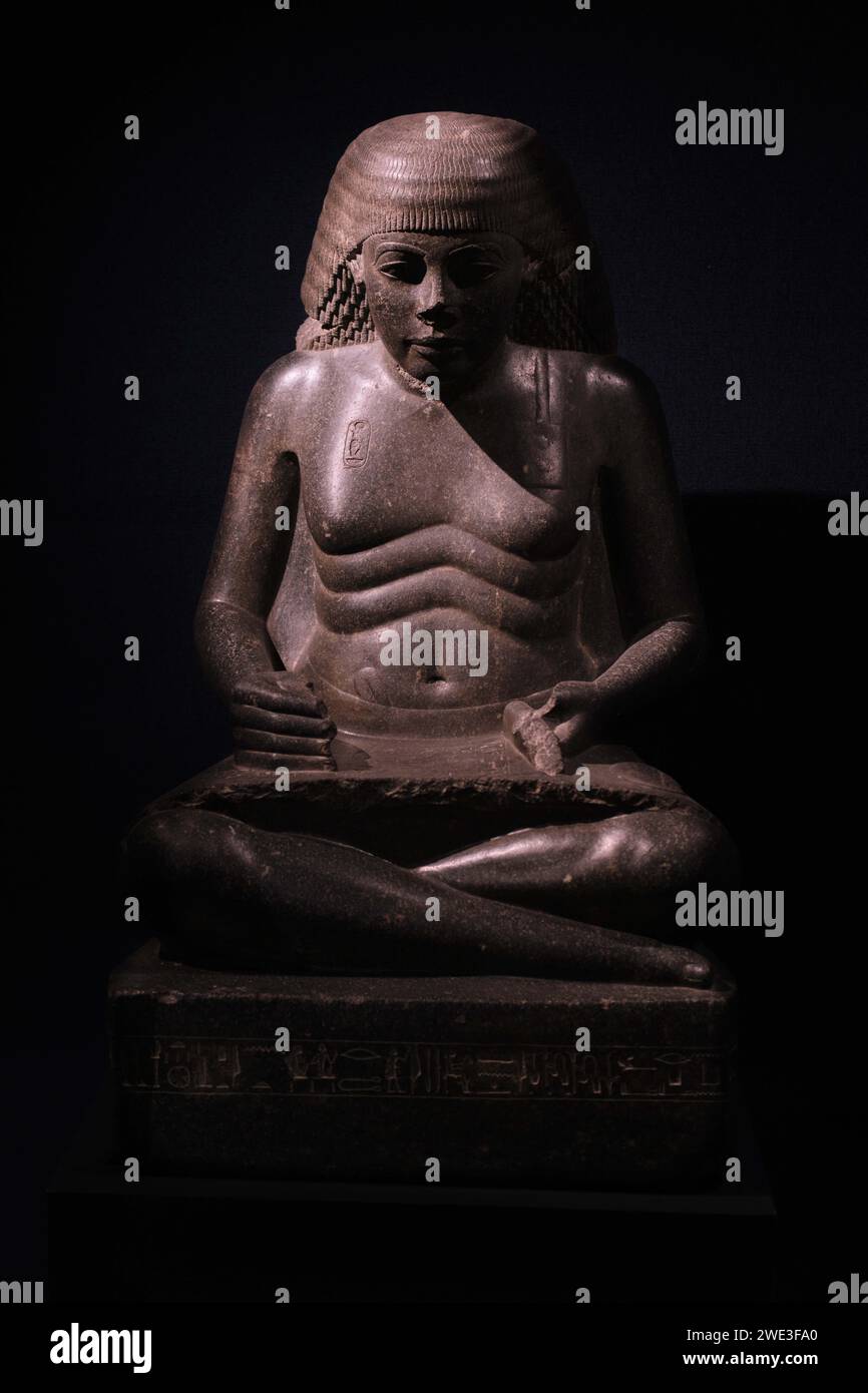 Statue of a seated scribe saqqara hi-res stock photography and images ...