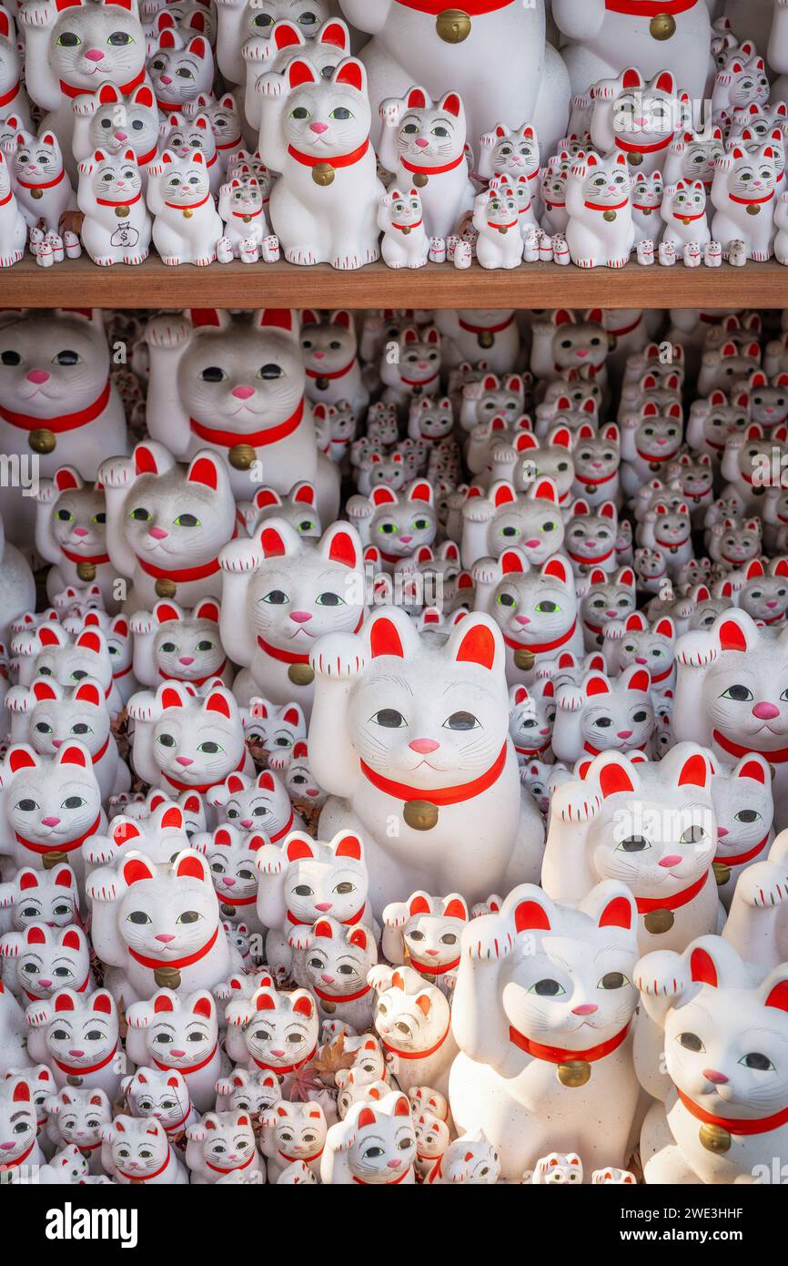 Maneki-neko "beckoning cat" statues at Gotokuji Temple in Tokyo, Japan Stock Photo - Alamy