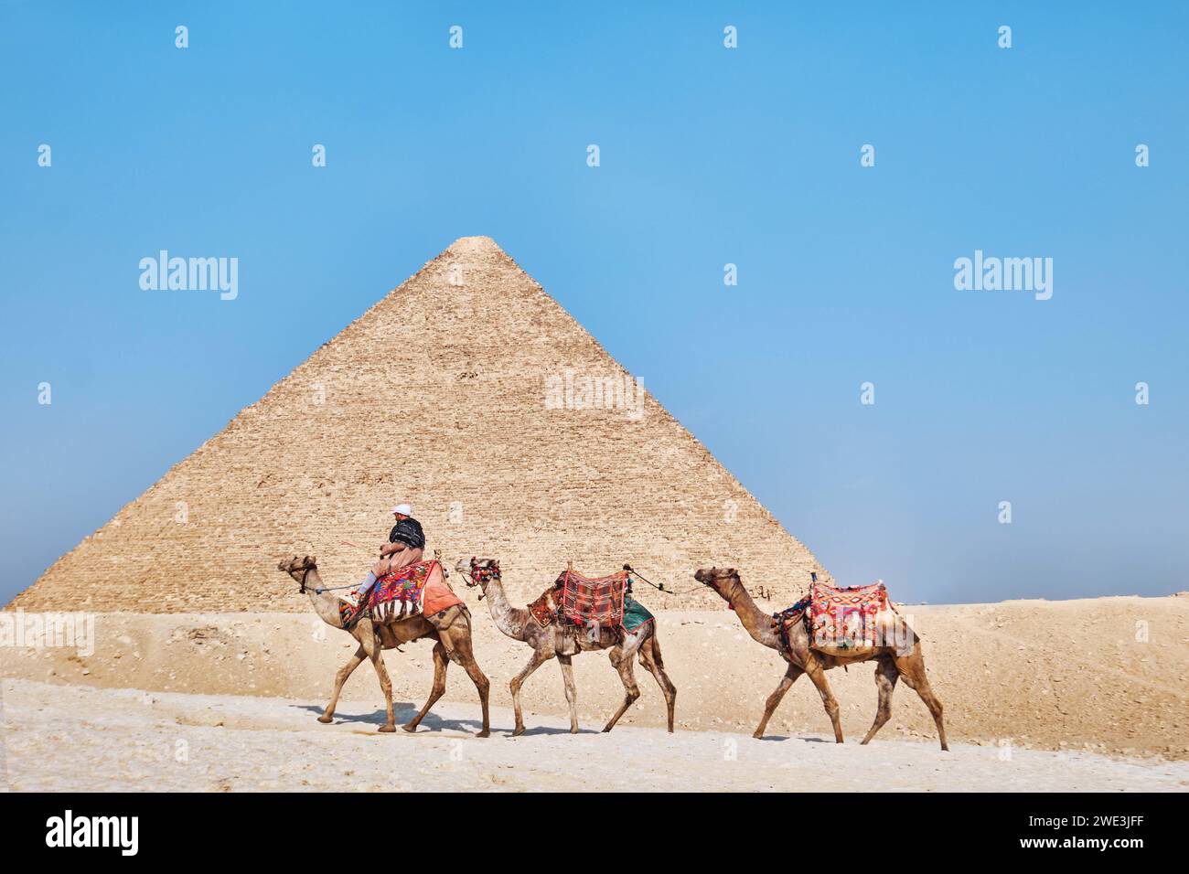 Giza, Egypt - December 24 2023: The Great Pyramid Khufu (Pyramid of ...