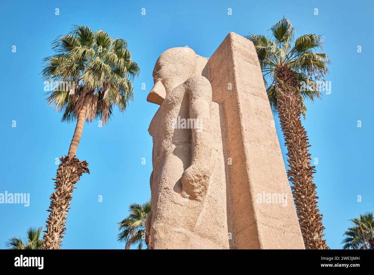 Ramses 2 statue hi-res stock photography and images - Alamy