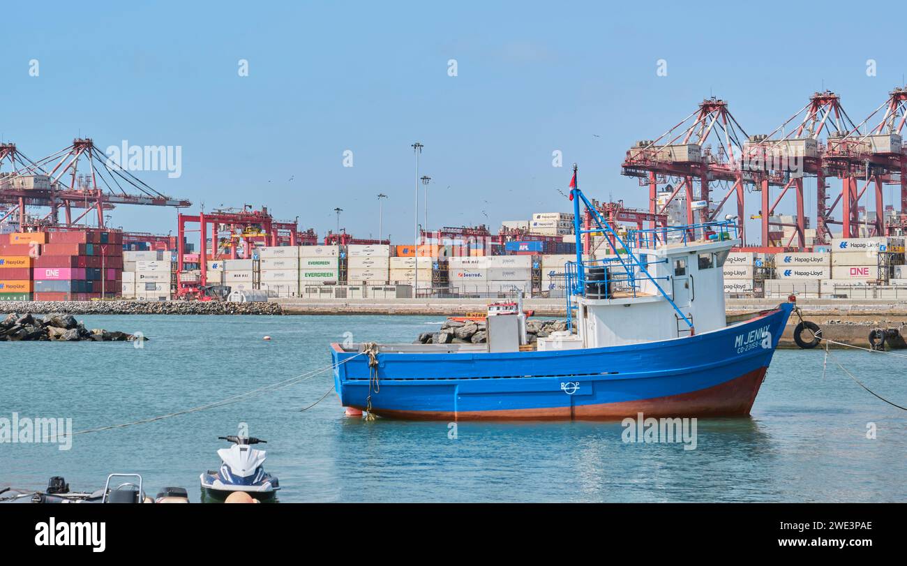 Callao harbour hi-res stock photography and images - Alamy