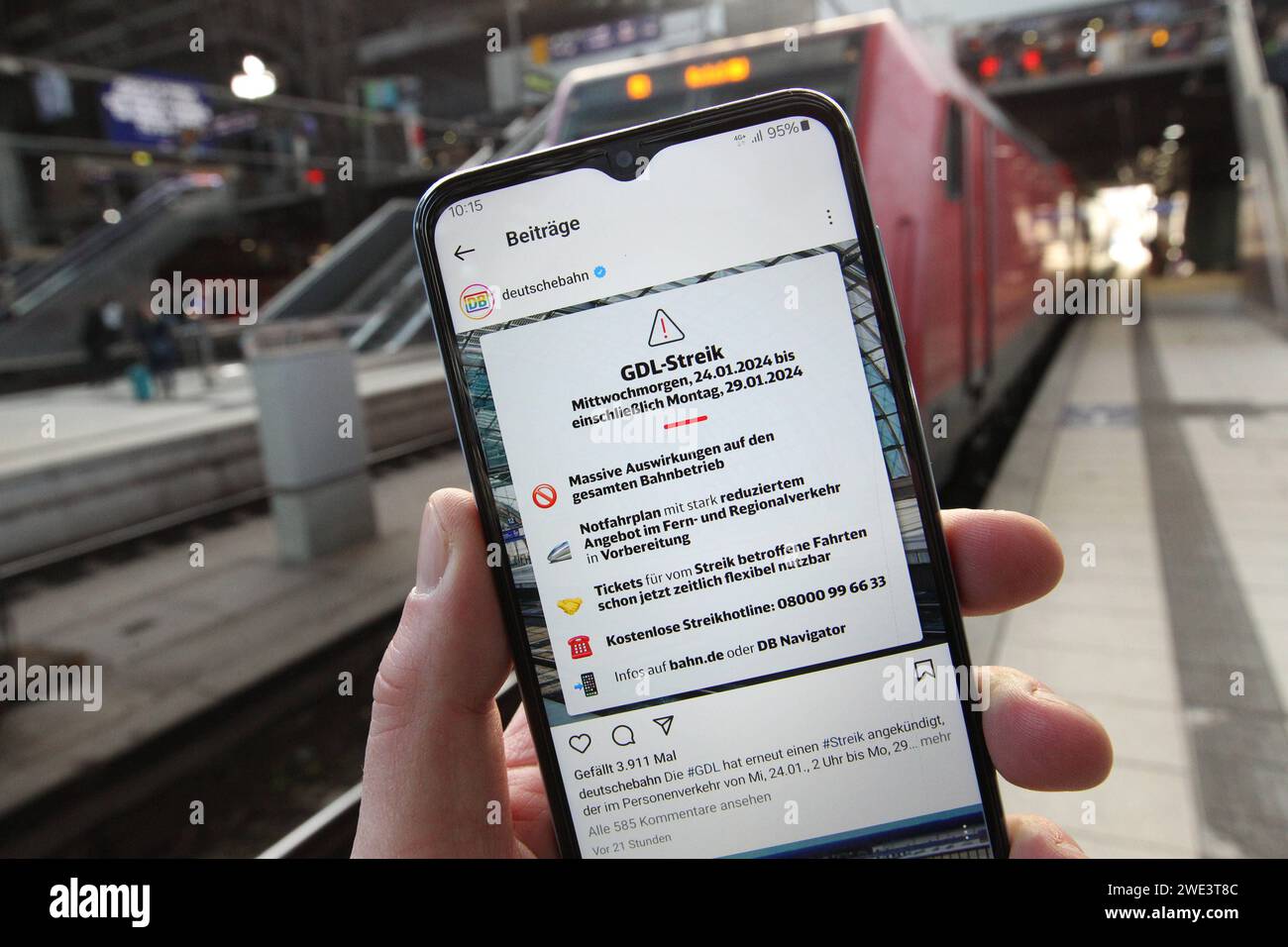 Kanal und hauptbahnhof hi-res stock photography and images - Alamy