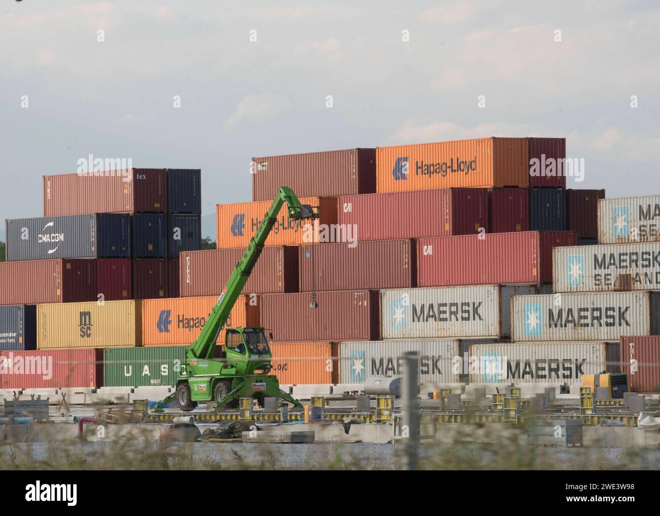 in a container terminal for cargo containers and their onward ...