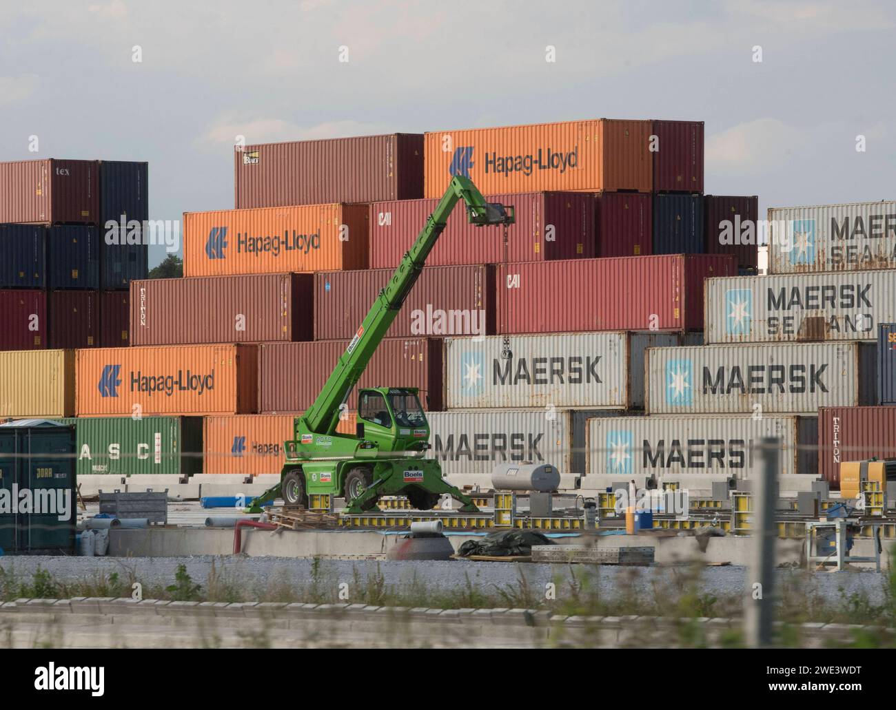 in a container terminal for cargo containers and their onward ...