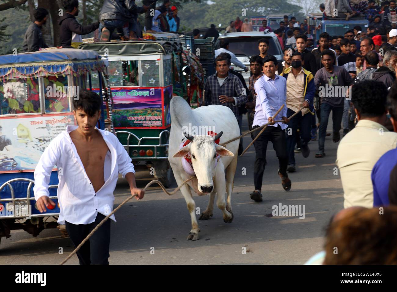 Nawabganj, Dhaka, Bangladesh. 23rd Jan, 2024. Thousands of people ...