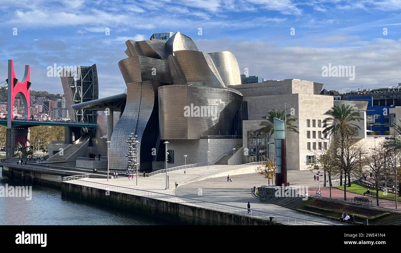 Museo guggenheim bilbao fachada hi-res stock photography and images - Alamy