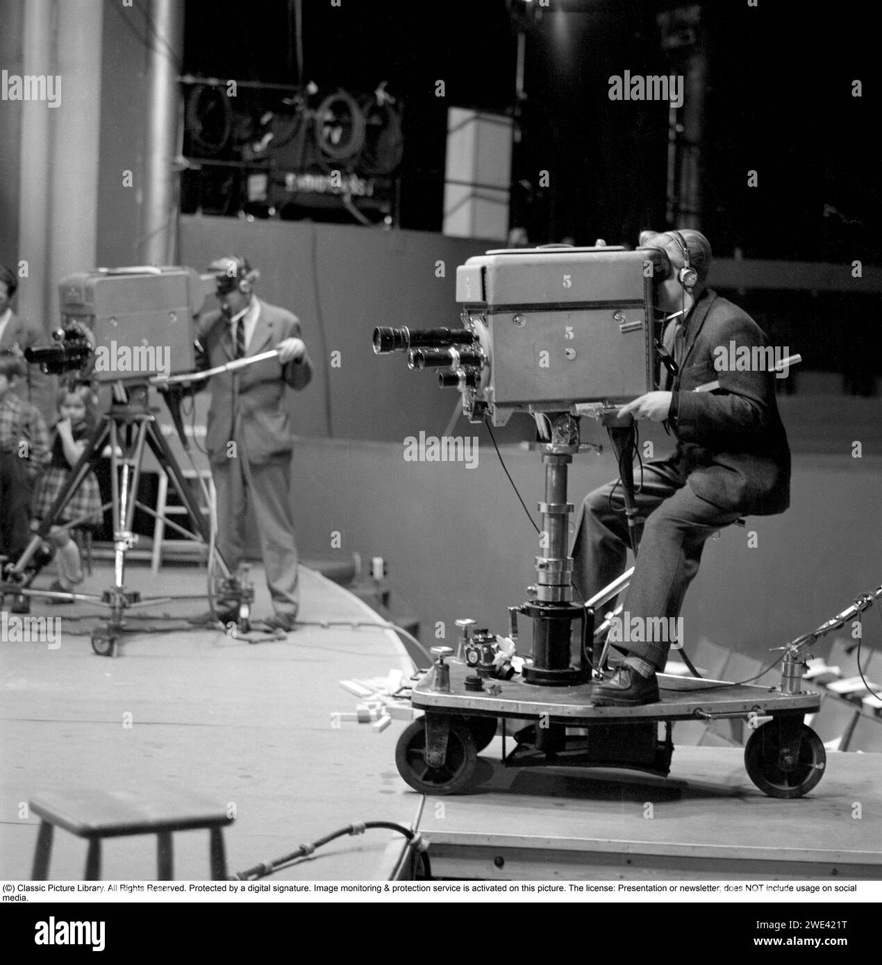 1950s tv hi-res stock photography and images - Alamy 1950s tv hi-res stock photography and images - Alamy