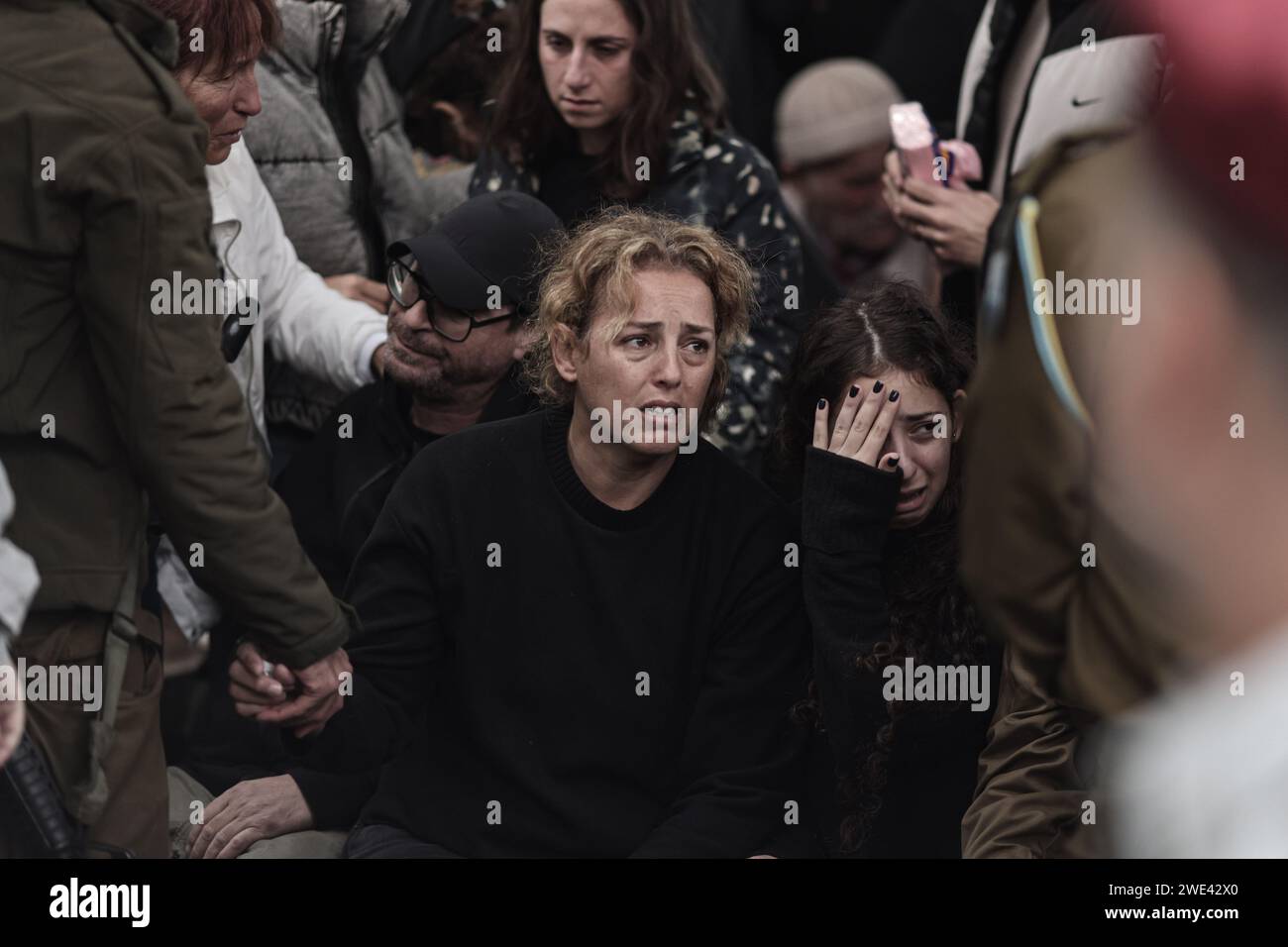 Tel Aviv, Israel. 23rd Jan, 2024. Israelis mourn during the funeral of ...