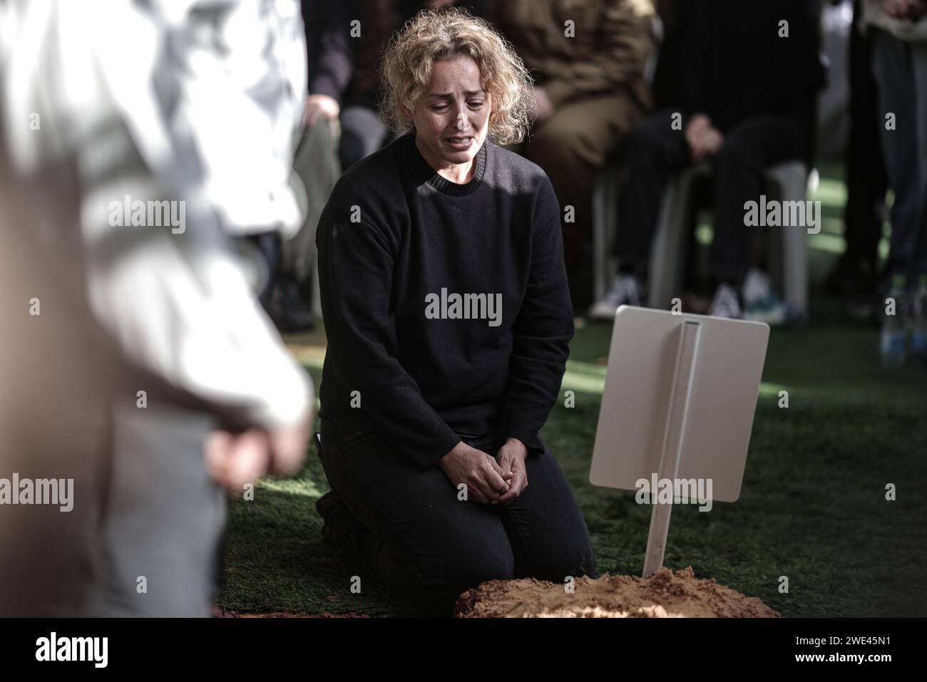 Tel Aviv, Israel. 23rd Jan, 2024. Israelis mourn during the funeral of ...