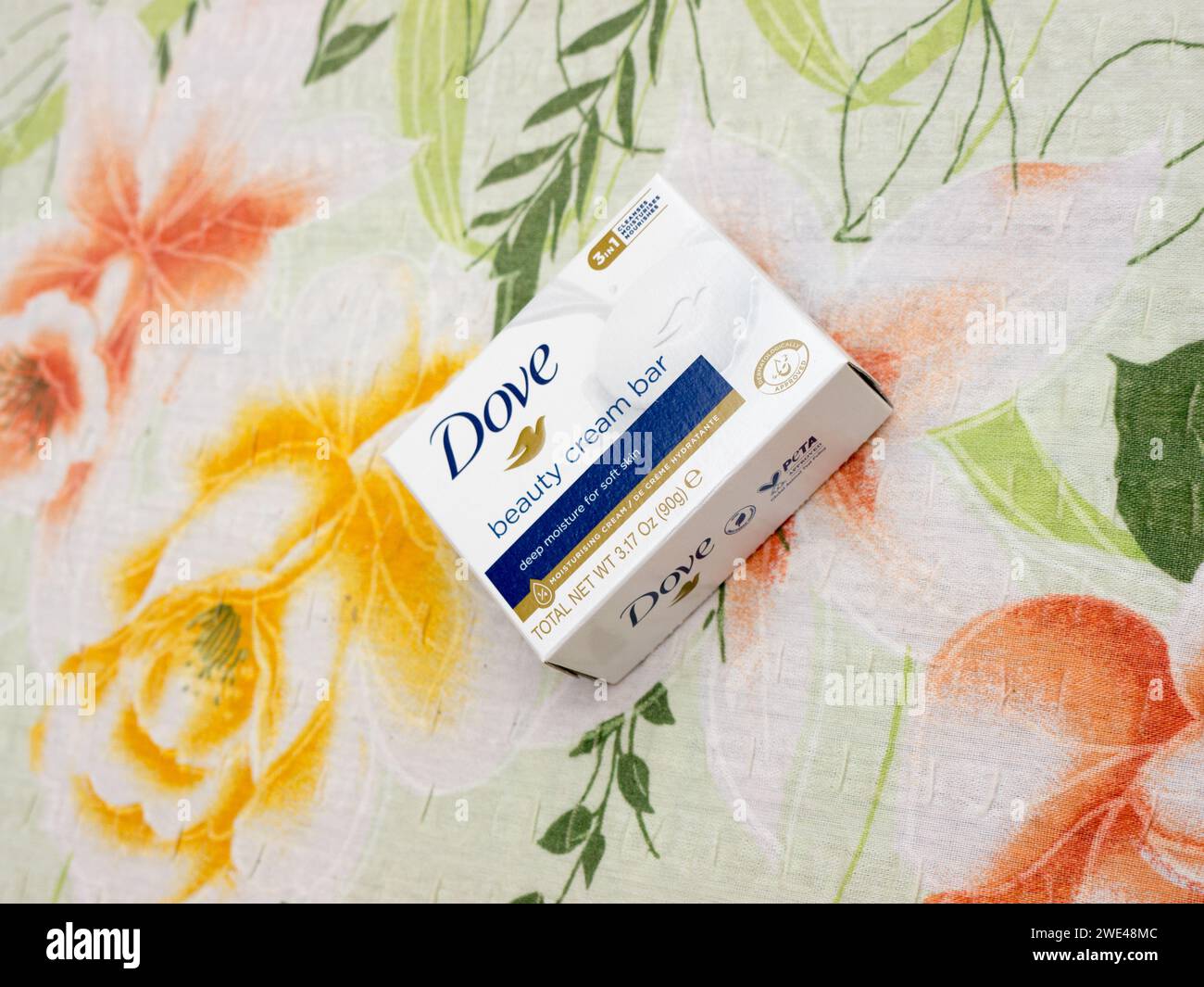 Dove Beauty Cream Bar Stock Photo - Alamy